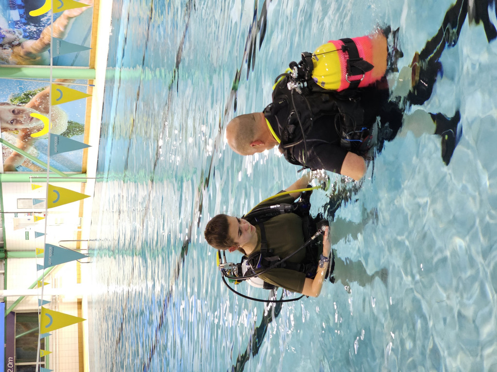Cadets try diving – Dearne Valley Divers